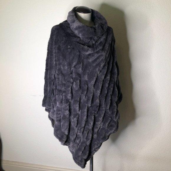 Le Moda | Jackets & Coats | New Never Worn Le Moda Faux Fur Cape Wrap ...